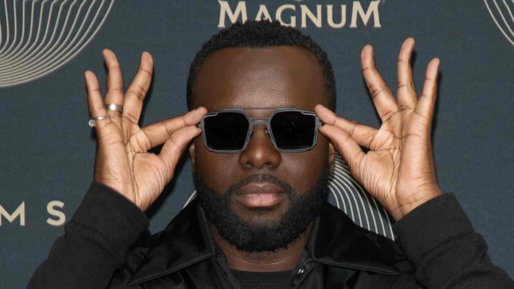 «Je vais mourir un vendredi», le chanteur Gims annonce sa mort - Bénin ...