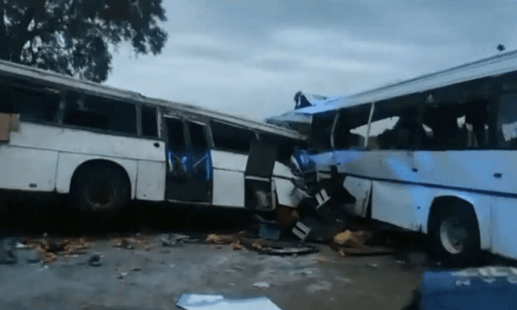 Sénégal: une collision entre deux bus fait 40 morts, trois jours de ...
