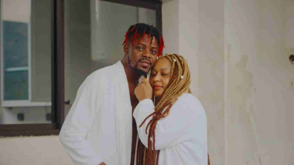 "Chic Saint Valentin", Emma Dobré célèbre l'amour dans les bras de son ...