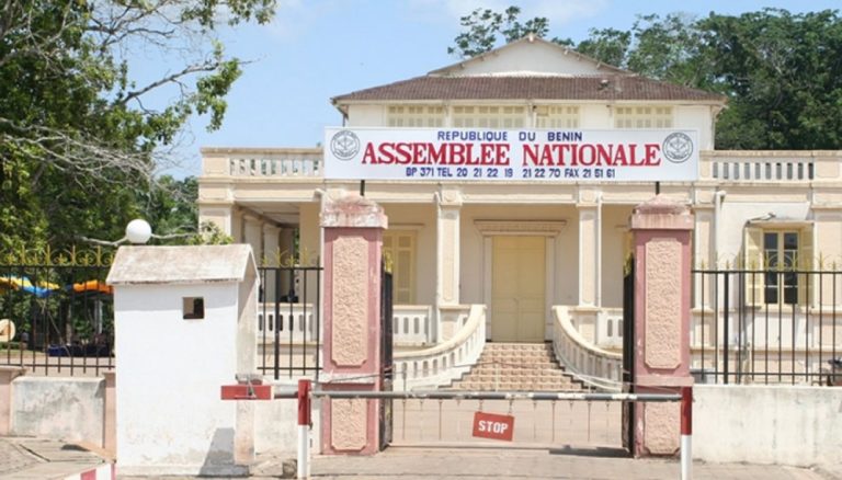 Bénin - Salaires des dirigeants: des députés de l’opposition exigent la ...