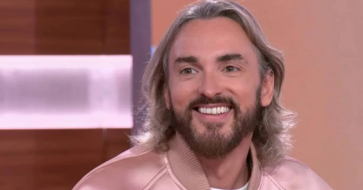 Christophe Willem confronté à un fan nu dans sa chambre d'hôtel - Bénin ...